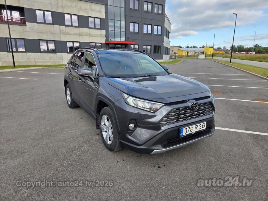 Grey Toyota RAV4 2019 in Tallinn, with an engine capacity of 2.00 L and mileage of 138 thousand km for 20500 €, photo 3 on AUTOMOTO.COM.LV
