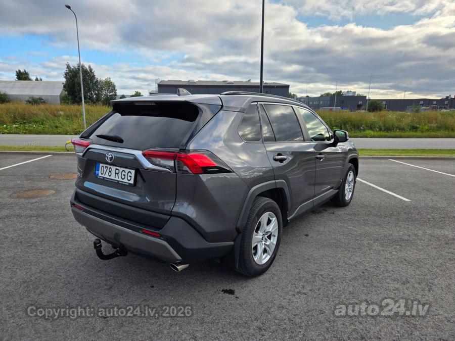 Grey Toyota RAV4 2019 in Tallinn, with an engine capacity of 2.00 L and mileage of 138 thousand km for 20500 €, photo 4 on AUTOMOTO.COM.LV