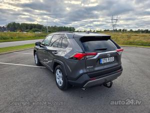 Grey Toyota RAV4 2019 in Tallinn, with an engine capacity of 2.00 L and mileage of 138 thousand km for 20500 €, photo 5 on AUTOMOTO.COM.LV