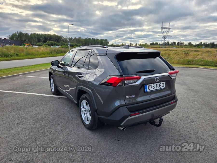 Grey Toyota RAV4 2019 in Tallinn, with an engine capacity of 2.00 L and mileage of 138 thousand km for 20500 €, photo 5 on AUTOMOTO.COM.LV
