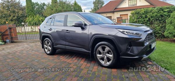 Grey Toyota RAV4 2019 in Tallinn, with an engine capacity of 2.00 L and mileage of 104 thousand km for 21700 €, photo 3 on AUTOMOTO.COM.LV