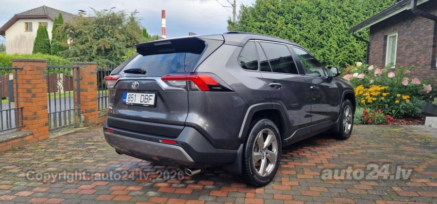 Pelēks Toyota RAV4 2019 Tallina, ar dzinēja tilpumu 2.00 L un nobraukumu 104 tūkst. km par 21700 €, foto 4 vietnē AUTOMOTO.COM.LV