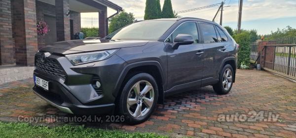 Grey Toyota RAV4 2019 in Tallinn, with an engine capacity of 2.00 L and mileage of 104 thousand km for 21700 €, photo 8 on AUTOMOTO.COM.LV
