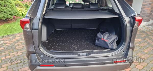 Grey Toyota RAV4 2019 in Tallinn, with an engine capacity of 2.00 L and mileage of 104 thousand km for 21700 €, photo 9 on AUTOMOTO.COM.LV