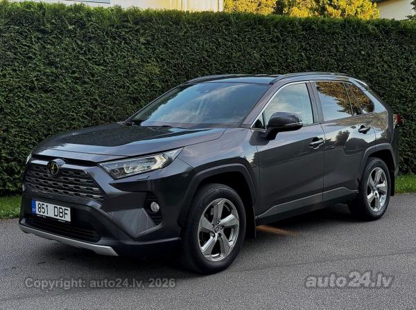 Grey Toyota RAV4 2019 in Tallinn, with an engine capacity of 2.00 L and mileage of 104 thousand km for 22900 €, photo 1 on AUTOMOTO.COM.LV
