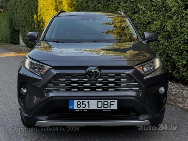 Grey Toyota RAV4 2019 in Tallinn, with an engine capacity of 2.00 L and mileage of 104 thousand km for 22900 €, photo 6 on AUTOMOTO.COM.LV