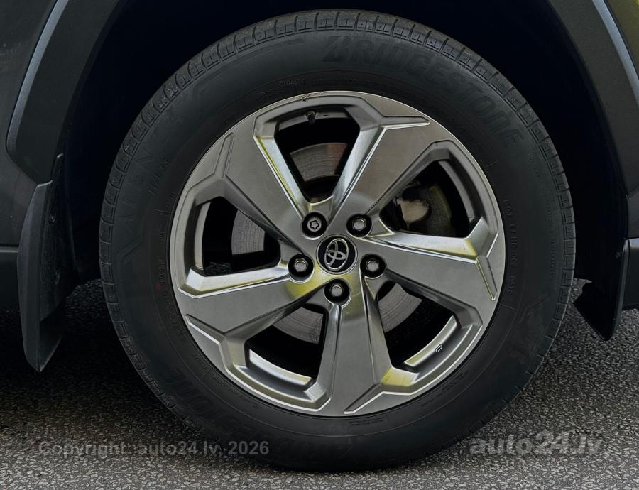 Pelēks Toyota RAV4 2019 Tallina, ar dzinēja tilpumu 2.00 L un nobraukumu 104 tūkst. km par 22900 €, foto 23 vietnē AUTOMOTO.COM.LV