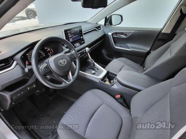Pelēks Toyota RAV4 2020 Tallina, ar dzinēja tilpumu 1.99 L un nobraukumu 100 tūkst. km par 23995 €, foto 11 vietnē AUTOMOTO.COM.LV