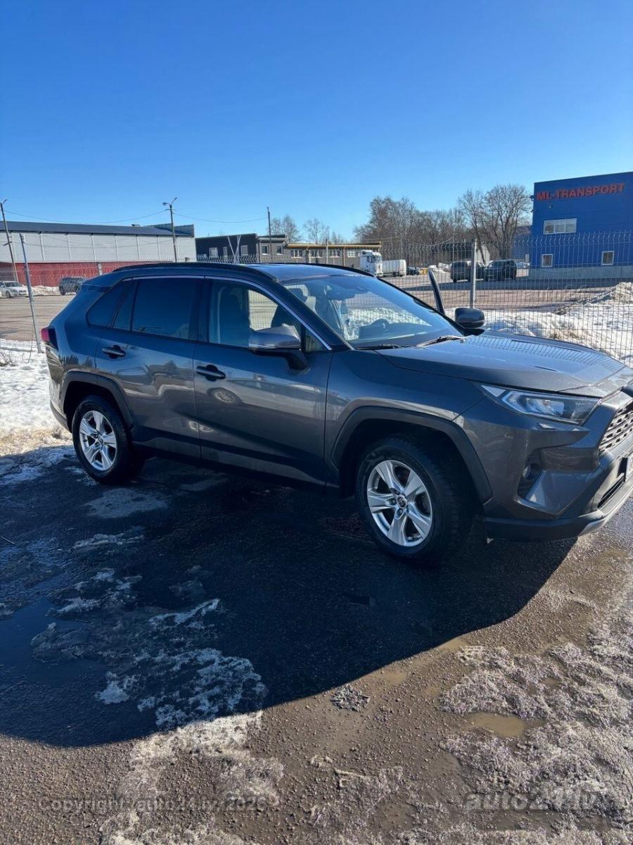 Grey Toyota RAV4 2020 in Tallinn, with an engine capacity of 2.00 L and mileage of 60 thousand km for 22000 €, photo 1 on AUTOMOTO.COM.LV