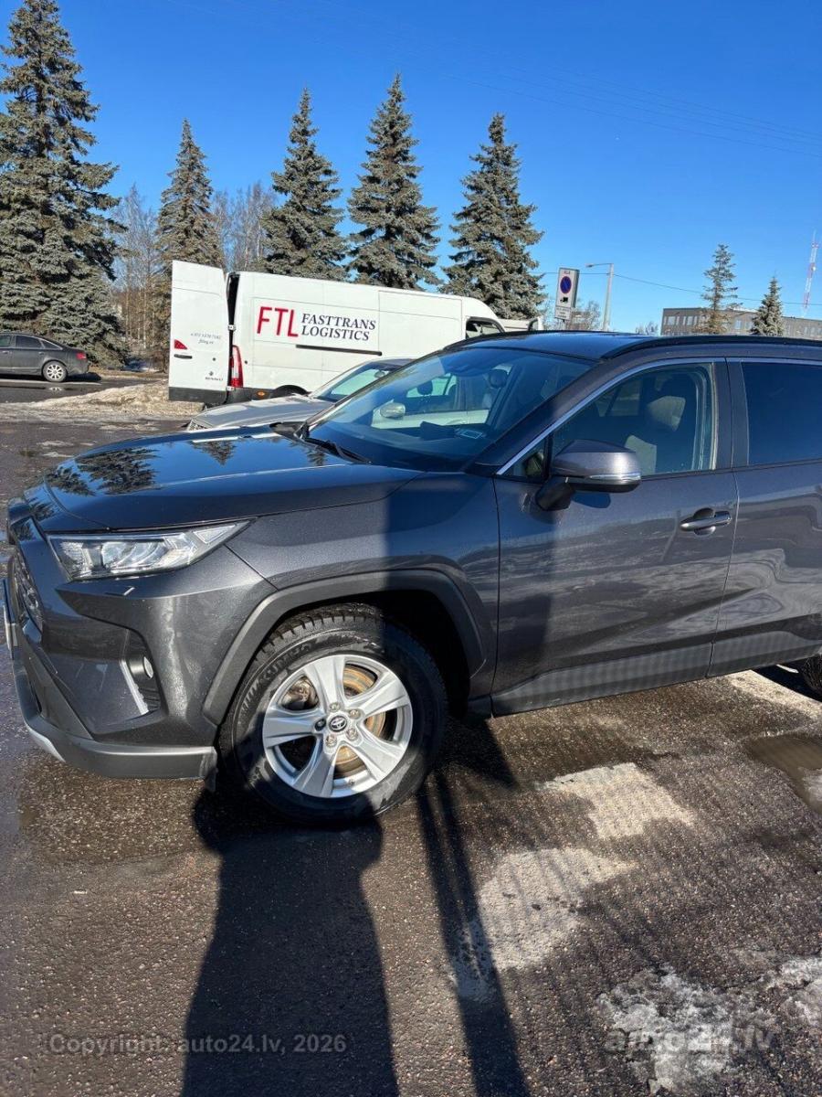 Grey Toyota RAV4 2020 in Tallinn, with an engine capacity of 2.00 L and mileage of 60 thousand km for 22000 €, photo 2 on AUTOMOTO.COM.LV