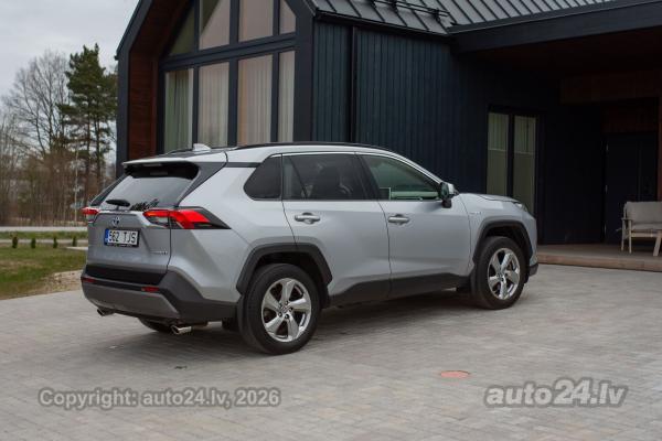 Pelēks Toyota RAV4 2020 Pērnava, ar dzinēja tilpumu 2.50 L un nobraukumu 127 tūkst. km par 29900 €, foto 2 vietnē AUTOMOTO.COM.LV