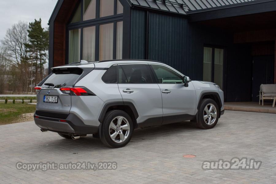 Pelēks Toyota RAV4 2020 Pērnava, ar dzinēja tilpumu 2.50 L un nobraukumu 127 tūkst. km par 29900 €, foto 3 vietnē AUTOMOTO.COM.LV