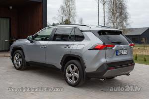Pelēks Toyota RAV4 2020 Pērnava, ar dzinēja tilpumu 2.50 L un nobraukumu 127 tūkst. km par 29900 €, foto 4 vietnē AUTOMOTO.COM.LV