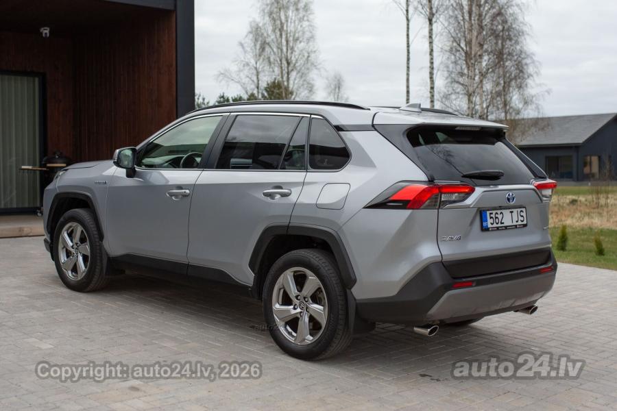 Pelēks Toyota RAV4 2020 Pērnava, ar dzinēja tilpumu 2.50 L un nobraukumu 127 tūkst. km par 29900 €, foto 4 vietnē AUTOMOTO.COM.LV