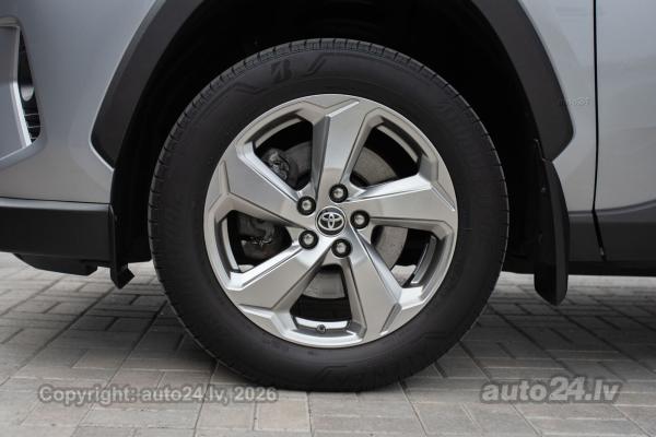 Pelēks Toyota RAV4 2020 Pērnava, ar dzinēja tilpumu 2.50 L un nobraukumu 127 tūkst. km par 29900 €, foto 8 vietnē AUTOMOTO.COM.LV