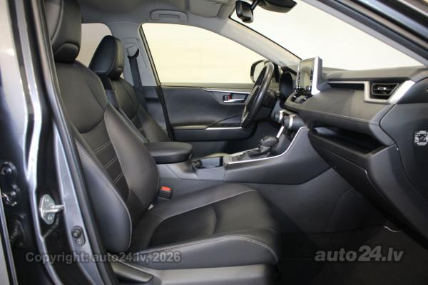 Pelēks Toyota RAV4 2020 Tallina, ar dzinēja tilpumu 2.50 L un nobraukumu 93 tūkst. km par 30990 €, foto 6 vietnē AUTOMOTO.COM.LV
