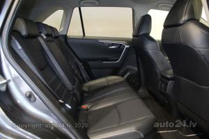 Pelēks Toyota RAV4 2020 Tallina, ar dzinēja tilpumu 2.50 L un nobraukumu 93 tūkst. km par 30990 €, foto 8 vietnē AUTOMOTO.COM.LV