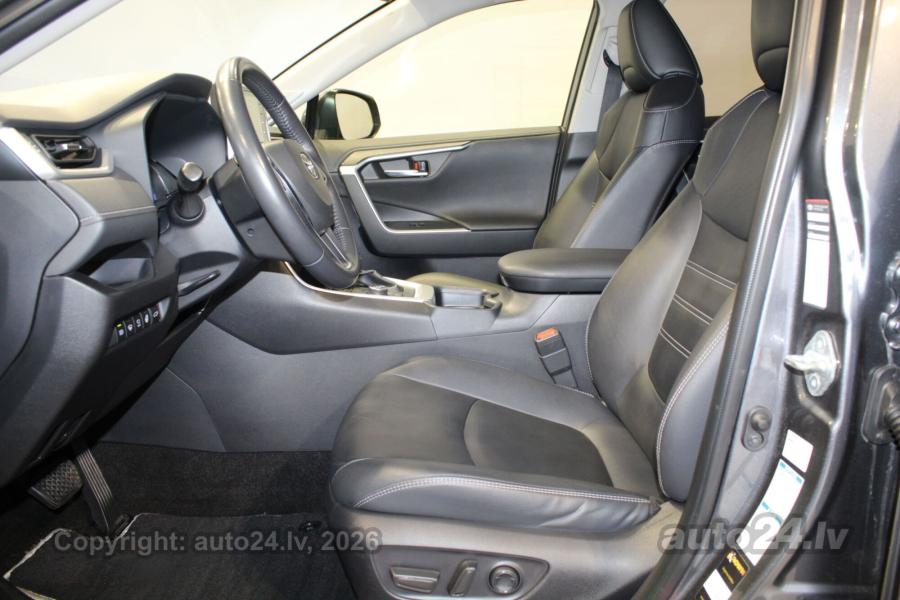 Pelēks Toyota RAV4 2020 Tallina, ar dzinēja tilpumu 2.50 L un nobraukumu 93 tūkst. km par 30990 €, foto 12 vietnē AUTOMOTO.COM.LV