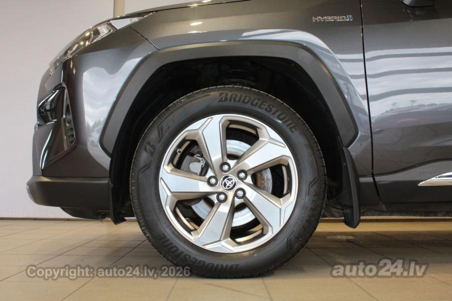 Pelēks Toyota RAV4 2020 Tallina, ar dzinēja tilpumu 2.50 L un nobraukumu 93 tūkst. km par 30990 €, foto 16 vietnē AUTOMOTO.COM.LV