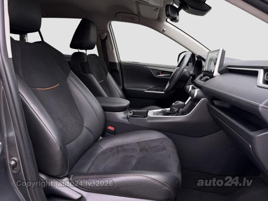 Pelēks Toyota RAV4 2020 Pērnava, ar dzinēja tilpumu 2.00 L un nobraukumu 107 tūkst. km par 25900 €, foto 6 vietnē AUTOMOTO.COM.LV