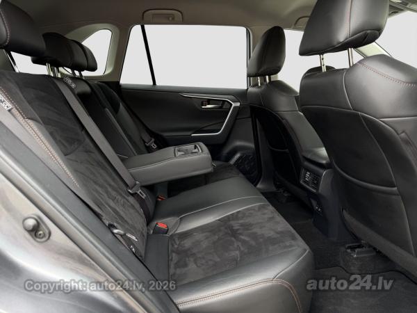 Pelēks Toyota RAV4 2020 Pērnava, ar dzinēja tilpumu 2.00 L un nobraukumu 107 tūkst. km par 25900 €, foto 6 vietnē AUTOMOTO.COM.LV