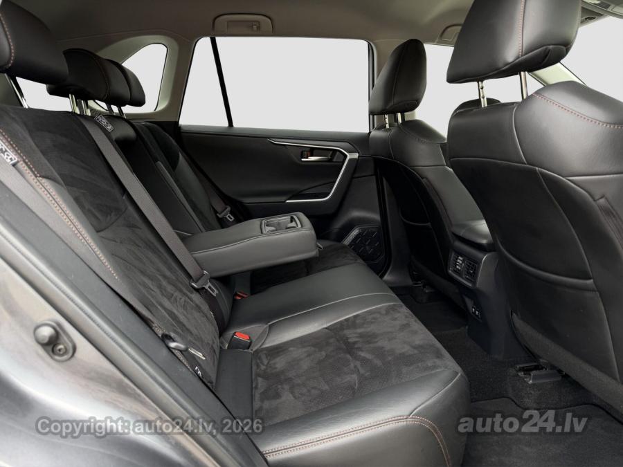 Pelēks Toyota RAV4 2020 Pērnava, ar dzinēja tilpumu 2.00 L un nobraukumu 107 tūkst. km par 25900 €, foto 7 vietnē AUTOMOTO.COM.LV