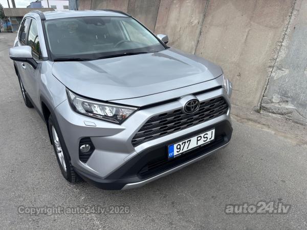 Grey Toyota RAV4 2020 in Tallinn, with an engine capacity of 2.00 L and mileage of 100 thousand km for 22300 €, photo 1 on AUTOMOTO.COM.LV