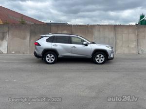 Pelēks Toyota RAV4 2020 Tallina, ar dzinēja tilpumu 2.00 L un nobraukumu 100 tūkst. km par 22300 €, foto 4 vietnē AUTOMOTO.COM.LV