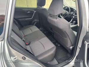 Pelēks Toyota RAV4 2020 Tallina, ar dzinēja tilpumu 2.00 L un nobraukumu 100 tūkst. km par 22300 €, foto 6 vietnē AUTOMOTO.COM.LV