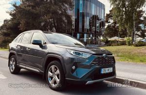 Pelēks Toyota RAV4 2020 Tallina, ar dzinēja tilpumu 2.50 L un nobraukumu 75 tūkst. km par 31000 €, foto  vietnē AUTOMOTO.COM.LV