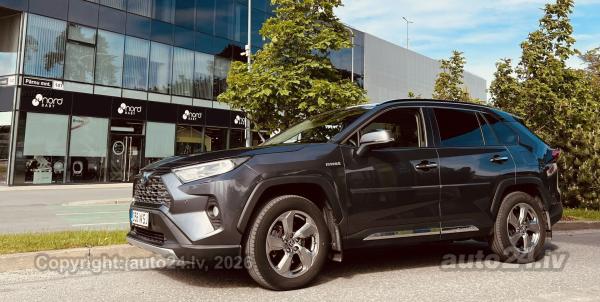Pelēks Toyota RAV4 2020 Tallina, ar dzinēja tilpumu 2.50 L un nobraukumu 75 tūkst. km par 31000 €, foto 3 vietnē AUTOMOTO.COM.LV