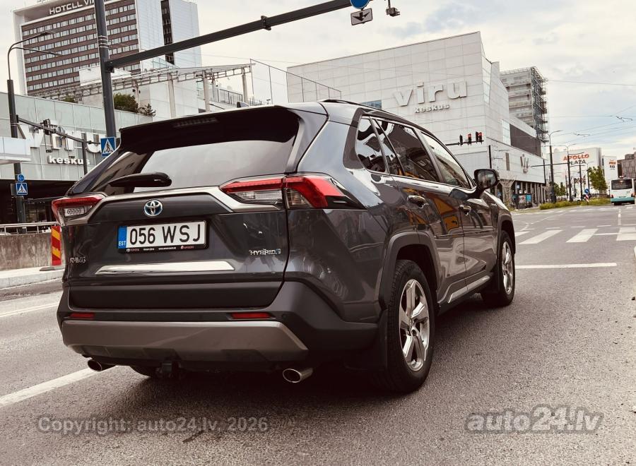 Pelēks Toyota RAV4 2020 Tallina, ar dzinēja tilpumu 2.50 L un nobraukumu 75 tūkst. km par 31000 €, foto 5 vietnē AUTOMOTO.COM.LV