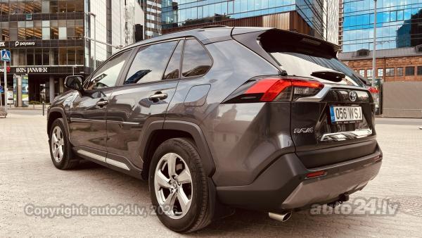 Pelēks Toyota RAV4 2020 Tallina, ar dzinēja tilpumu 2.50 L un nobraukumu 75 tūkst. km par 31000 €, foto 5 vietnē AUTOMOTO.COM.LV