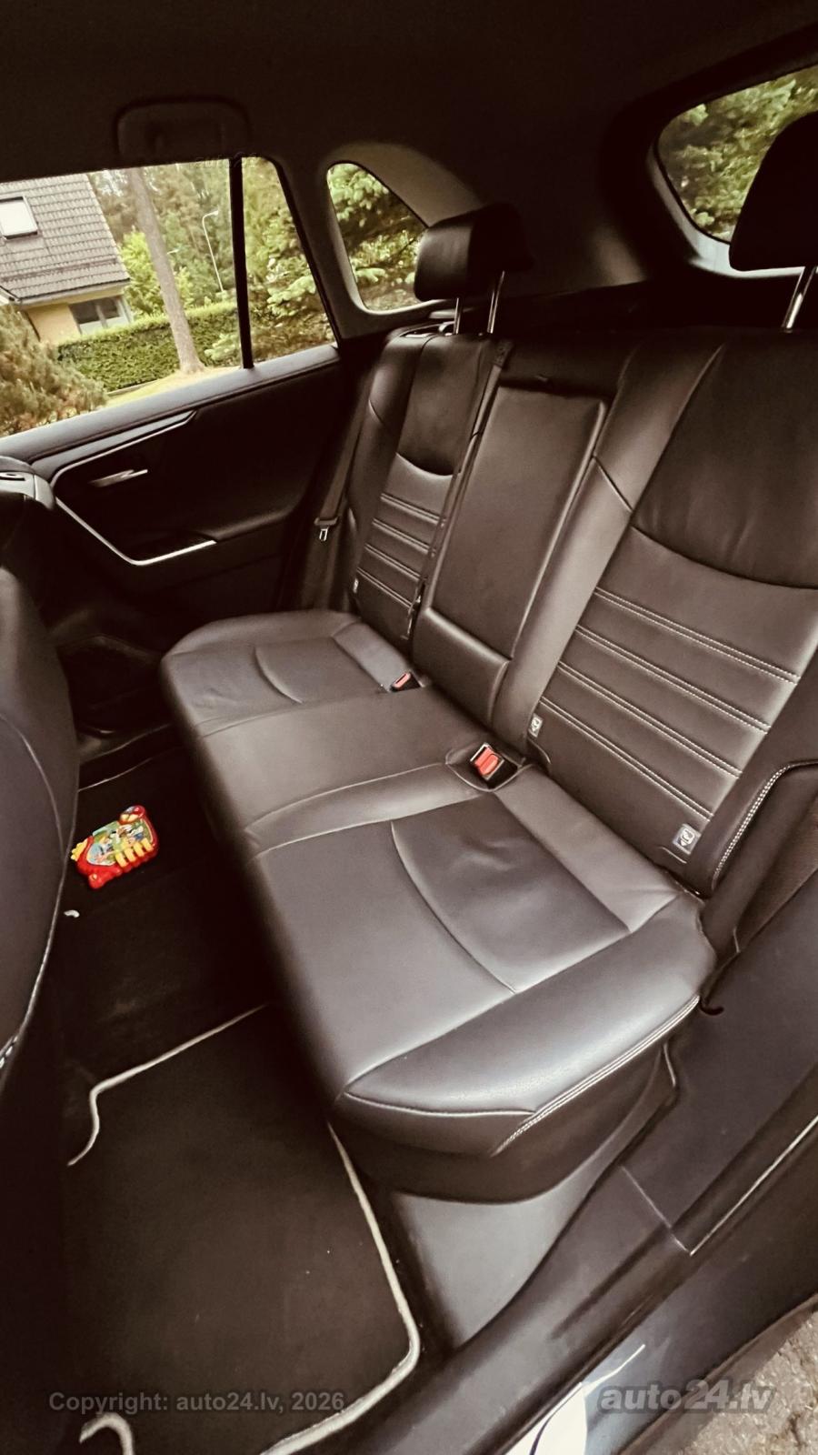 Pelēks Toyota RAV4 2020 Tallina, ar dzinēja tilpumu 2.50 L un nobraukumu 75 tūkst. km par 31000 €, foto 10 vietnē AUTOMOTO.COM.LV