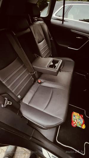 Pelēks Toyota RAV4 2020 Tallina, ar dzinēja tilpumu 2.50 L un nobraukumu 75 tūkst. km par 31000 €, foto 11 vietnē AUTOMOTO.COM.LV