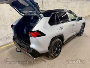 Grey Toyota RAV4 2020 in Tallinn, with an engine capacity of 2.50 L and mileage of 128 thousand km for 24995 €, photo 6 on AUTOMOTO.COM.LV