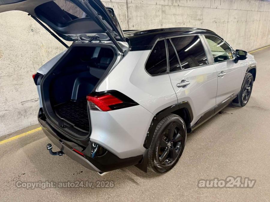 Grey Toyota RAV4 2020 in Tallinn, with an engine capacity of 2.50 L and mileage of 128 thousand km for 24995 €, photo 6 on AUTOMOTO.COM.LV
