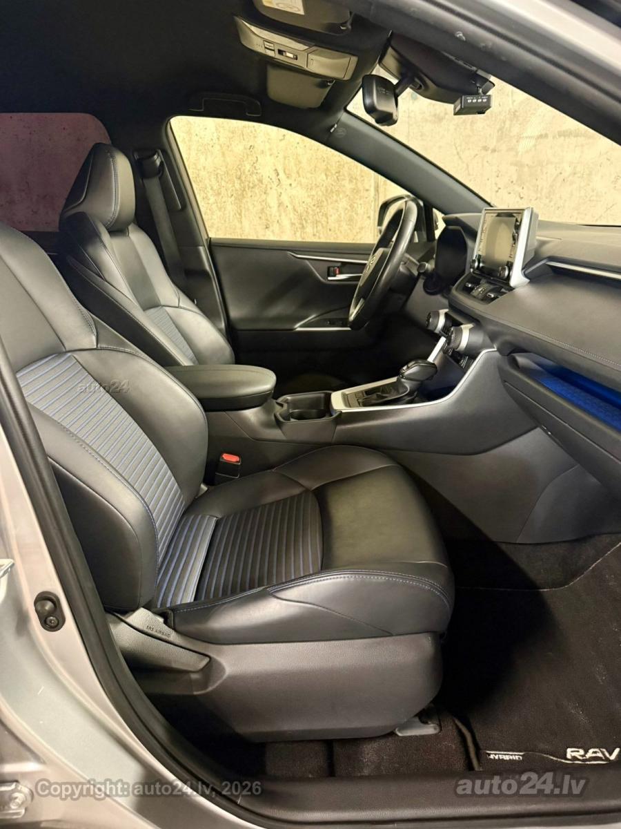 Grey Toyota RAV4 2020 in Tallinn, with an engine capacity of 2.50 L and mileage of 128 thousand km for 24995 €, photo 18 on AUTOMOTO.COM.LV