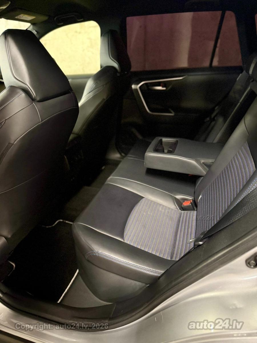 Grey Toyota RAV4 2020 in Tallinn, with an engine capacity of 2.50 L and mileage of 128 thousand km for 24995 €, photo 19 on AUTOMOTO.COM.LV