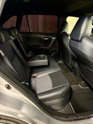 Grey Toyota RAV4 2020 in Tallinn, with an engine capacity of 2.50 L and mileage of 128 thousand km for 24995 €, photo 20 on AUTOMOTO.COM.LV