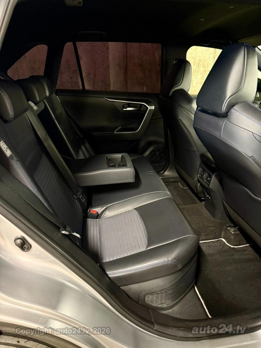 Grey Toyota RAV4 2020 in Tallinn, with an engine capacity of 2.50 L and mileage of 128 thousand km for 24995 €, photo 20 on AUTOMOTO.COM.LV