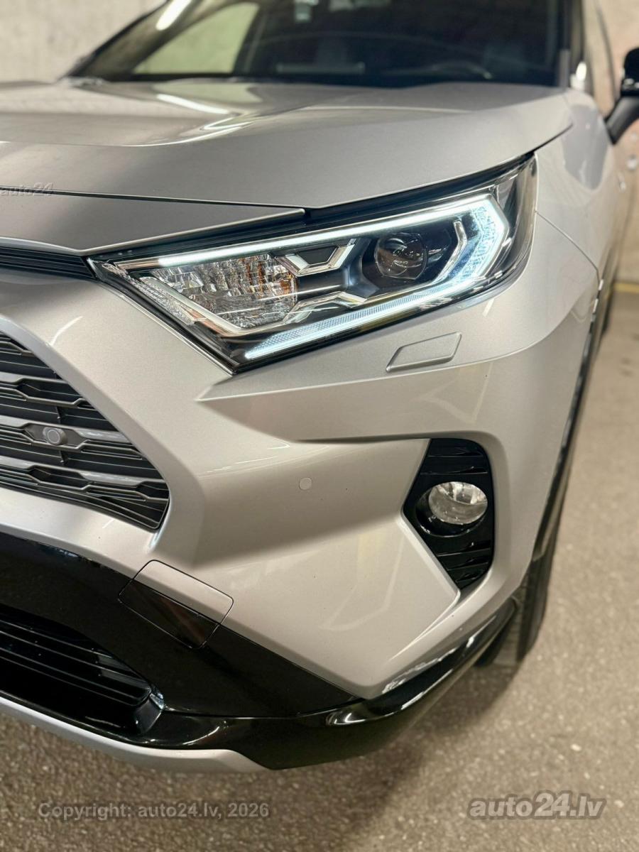 Grey Toyota RAV4 2020 in Tallinn, with an engine capacity of 2.50 L and mileage of 128 thousand km for 24995 €, photo 22 on AUTOMOTO.COM.LV