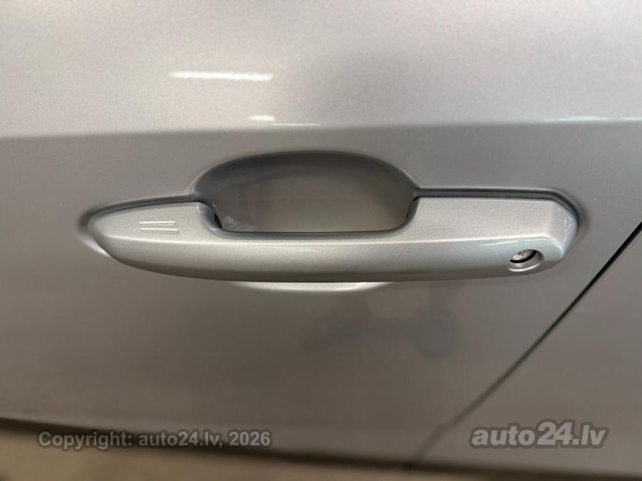 Grey Toyota RAV4 2020 in Tallinn, with an engine capacity of 2.50 L and mileage of 128 thousand km for 24995 €, photo 24 on AUTOMOTO.COM.LV