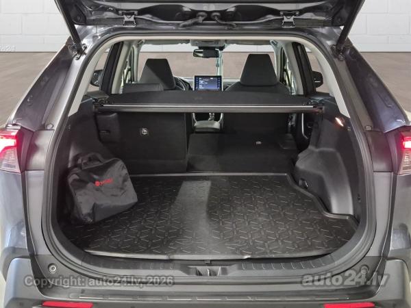 Pelēks Toyota RAV4 2020 Tallina, ar dzinēja tilpumu 2.00 L un nobraukumu 122 tūkst. km par 22990 €, foto 10 vietnē AUTOMOTO.COM.LV