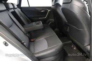 Pelēks Toyota RAV4 2020 Tallina, ar dzinēja tilpumu 2.49 L un nobraukumu 65 tūkst. km par 30500 €, foto 8 vietnē AUTOMOTO.COM.LV