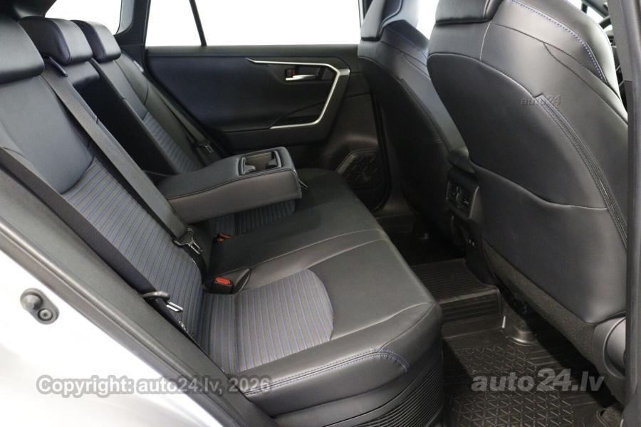 Pelēks Toyota RAV4 2020 Tallina, ar dzinēja tilpumu 2.49 L un nobraukumu 65 tūkst. km par 30500 €, foto 8 vietnē AUTOMOTO.COM.LV