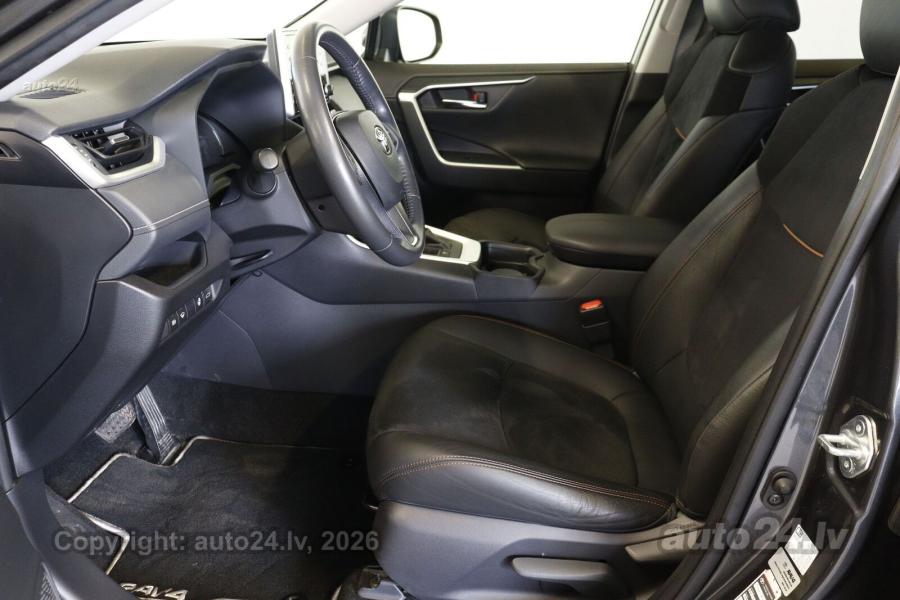 Pelēks Toyota RAV4 2020 Tallina, ar dzinēja tilpumu 2.49 L un nobraukumu 56 tūkst. km par 27900 €, foto 12 vietnē AUTOMOTO.COM.LV