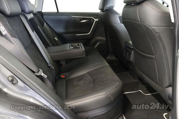 Grey Toyota RAV4 2020 in Tallinn, with an engine capacity of 2.49 L and mileage of 56 thousand km for 27900 €, photo 8 on AUTOMOTO.COM.LV