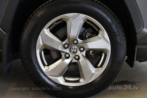 Grey Toyota RAV4 2020 in Tallinn, with an engine capacity of 2.49 L and mileage of 56 thousand km for 27900 €, photo 16 on AUTOMOTO.COM.LV