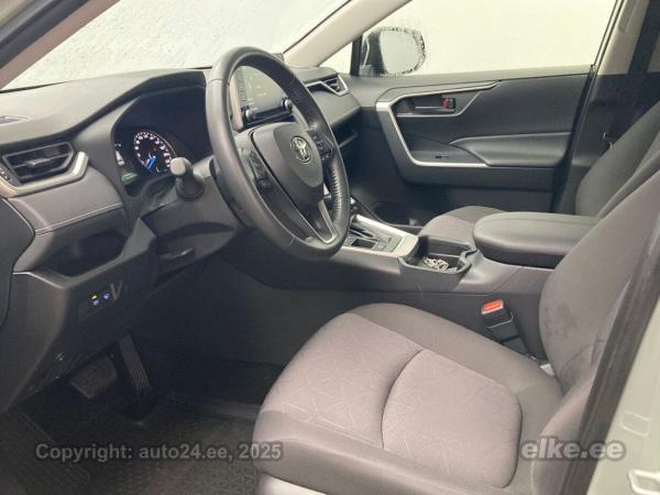 Pelēks Toyota RAV4 2021 Tallina, ar dzinēja tilpumu 2.49 L un nobraukumu 64 tūkst. km par 27995 €, foto 11 vietnē AUTOMOTO.COM.LV